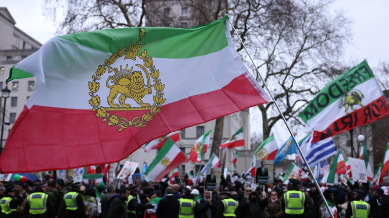 Iran flag emoji changed on X to pre-Islamic Revolution version with ...