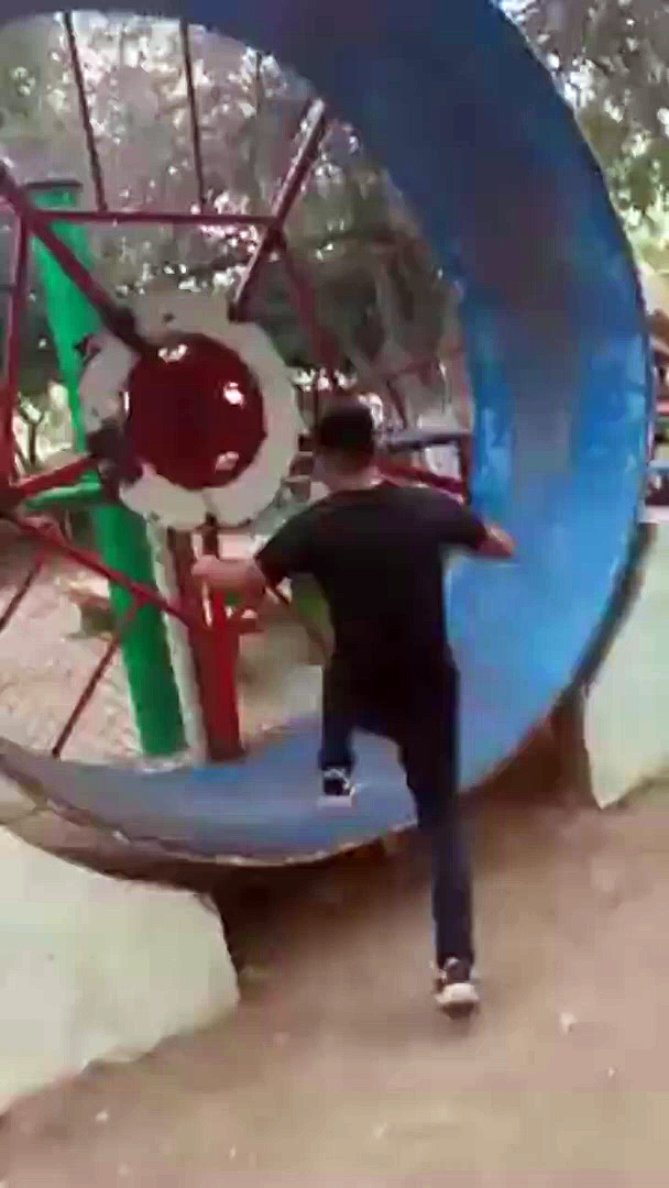 Se prendre pour un hamster et se prendre une grosse gamelle