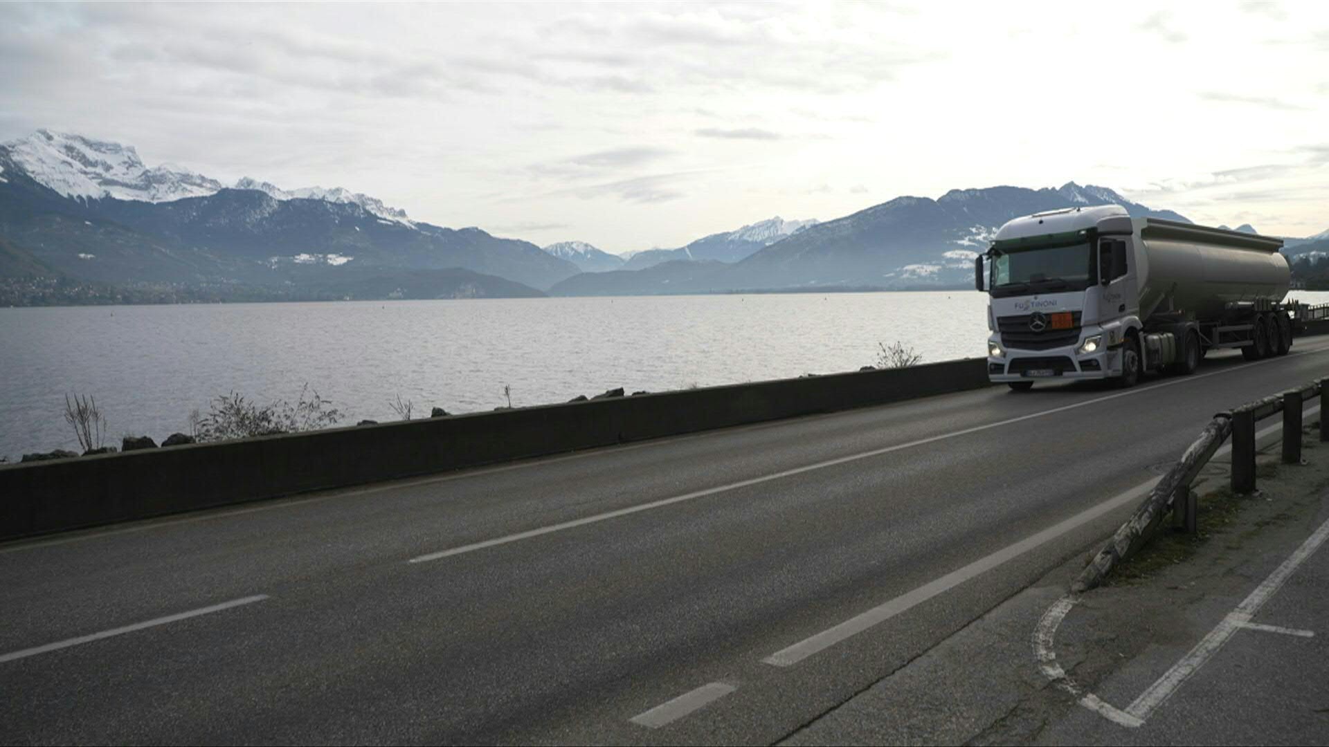 Une association alerte sur la pollution du lac d'Annecy aux particules ...