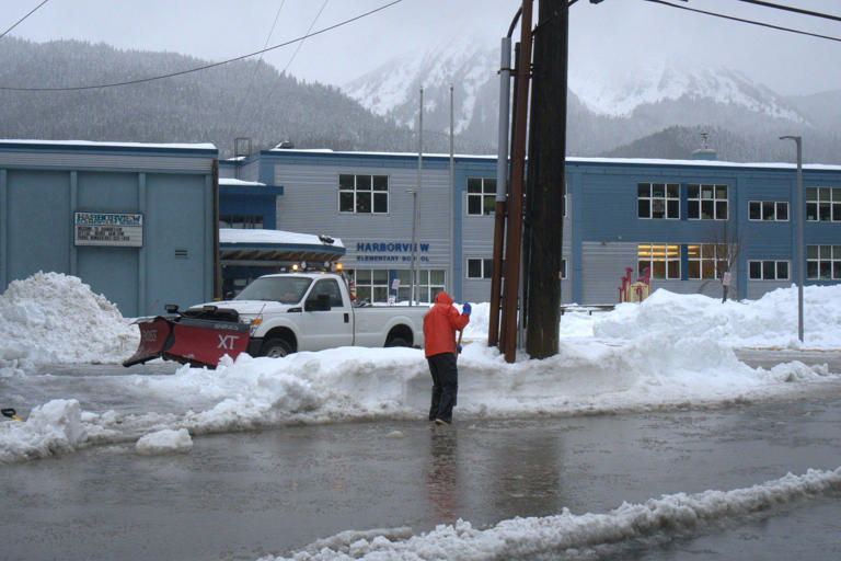 Avalanche closes Alaska Panhandle highway, the latest debris slide ...