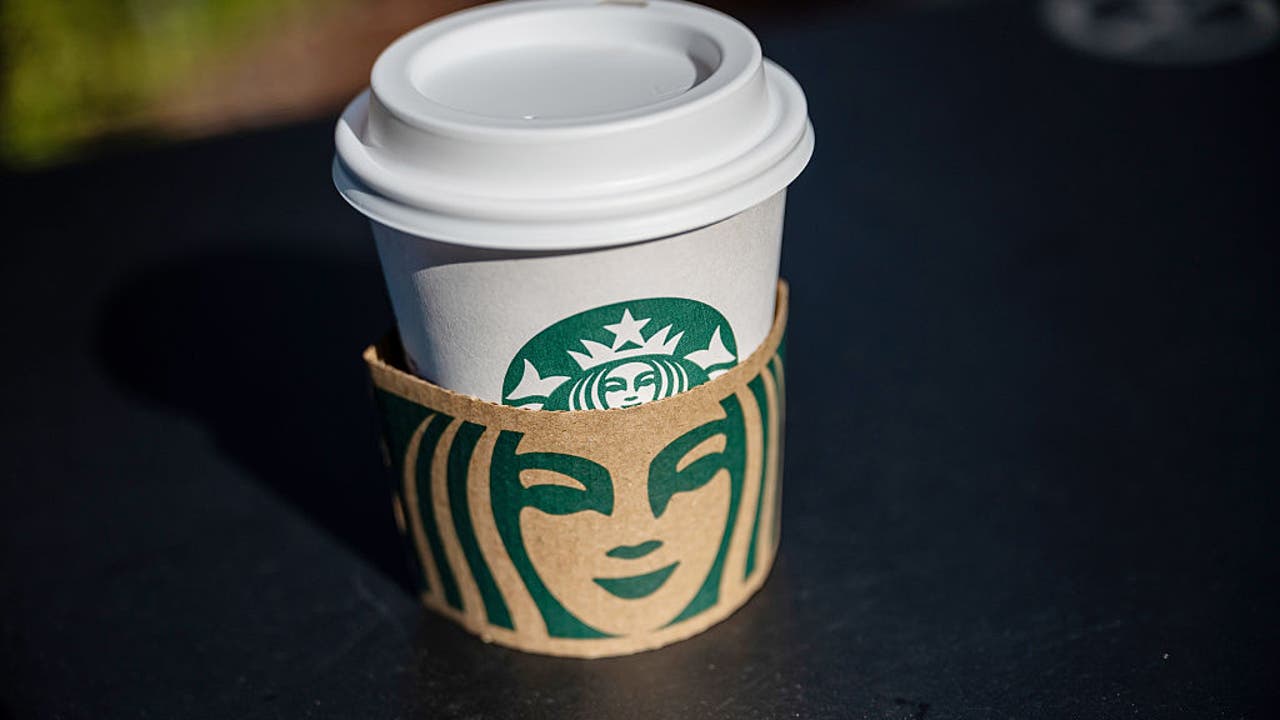 Starbucks apologizes after LA sheriff's deputy served coffee with hand ...