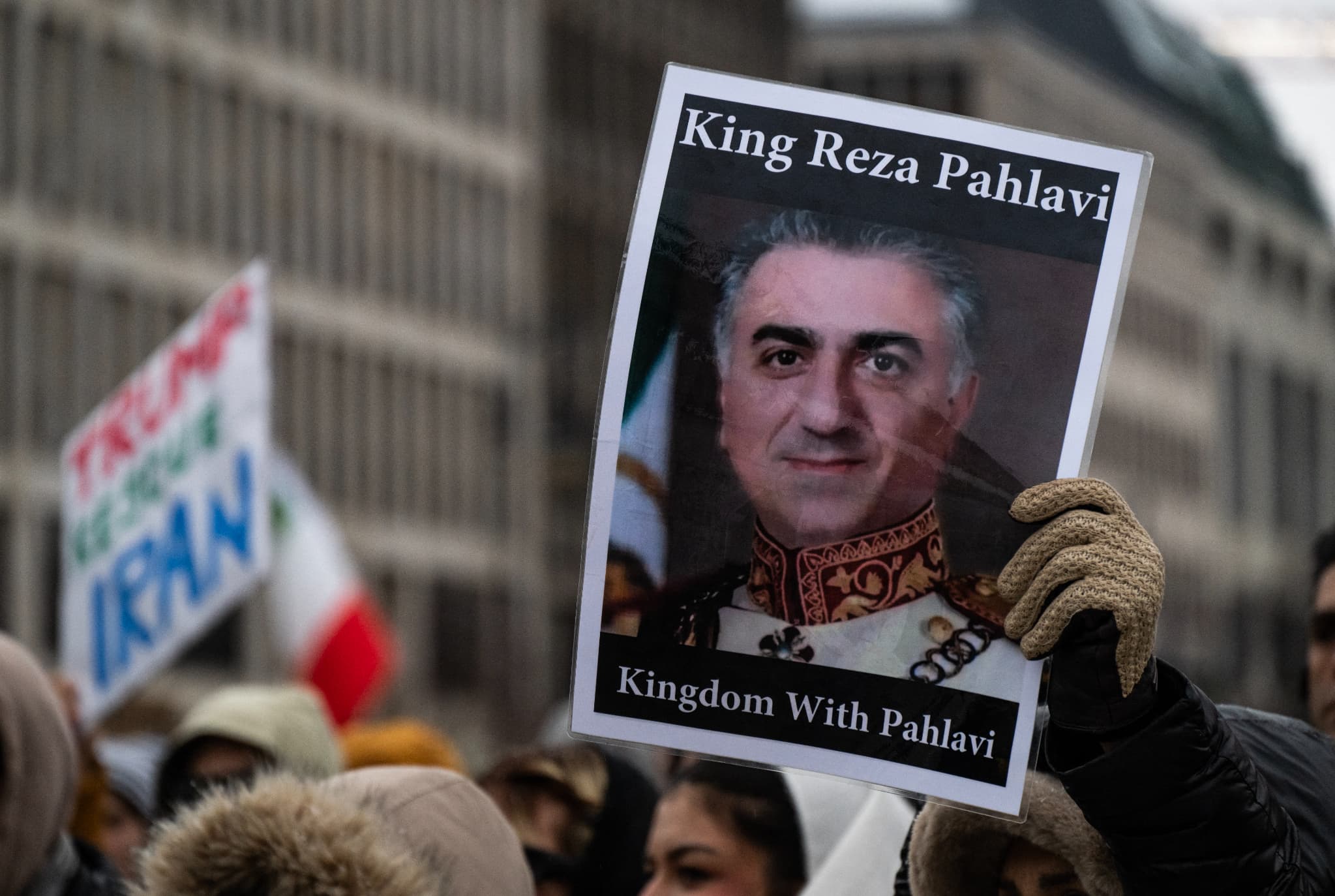 Homme providentiel ou « leader par défaut » ? Reza Pahlavi, le fils du ...