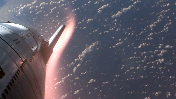 Incredible views of SpaceX Starship reentering Earth's atmosphere