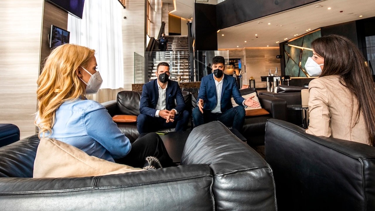 Researchers locked flu patients in a hotel with healthy adults — no one ...