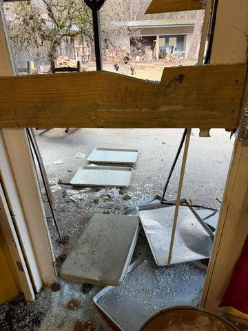 Tenn. candy store ransacked by hungry 'persistent' bear for the fourth time