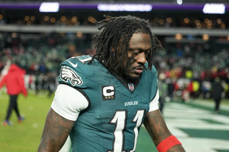 Eagles coach Nick Sirianni downplays sideline spat with AJ Brown during ...