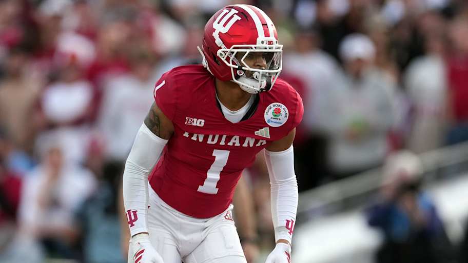 Indiana football starting DB inks contract to return in 2026