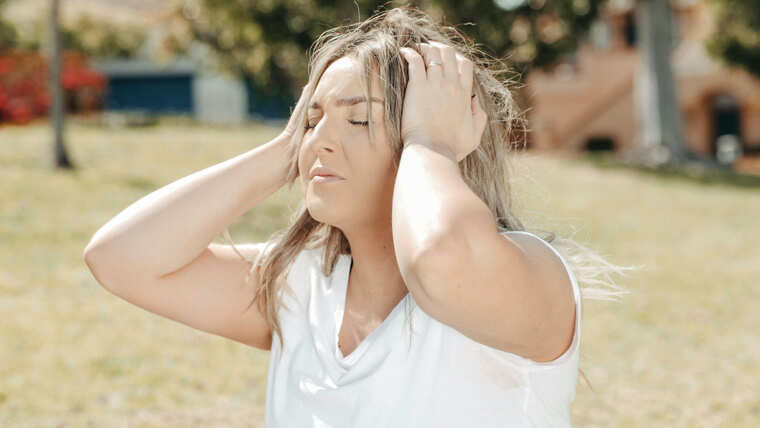 9 journaling prompts for a peaceful year-end reflection