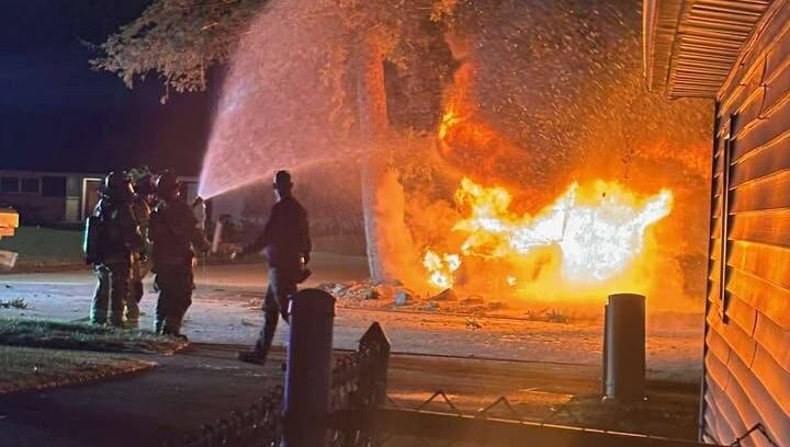 3 teens escape injury after van crashes into tree, catches fire in ...