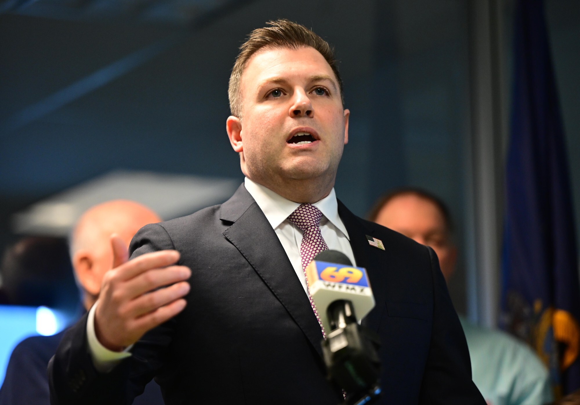 Ryan Mackenzie reacts to Jerome Powell probe, ICE shooting as he touts ...