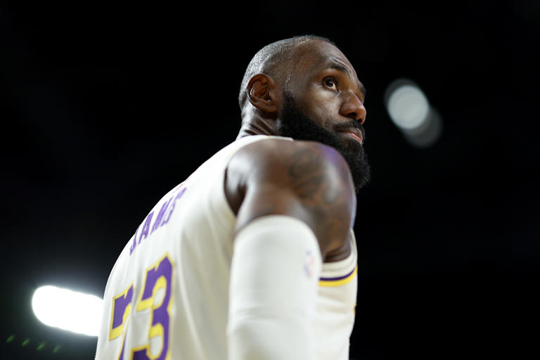 What to do with a 41-year-old LeBron James? A Lakers conundrum