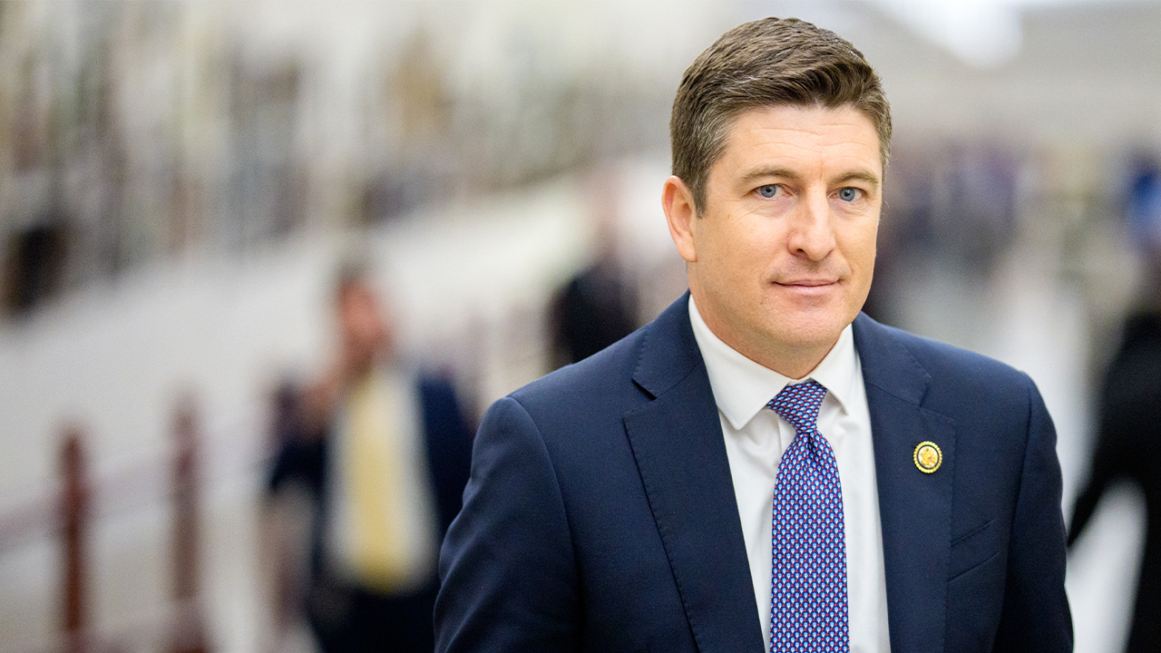 GOP lawmaker moves to ban members of Congress from trading individual ...