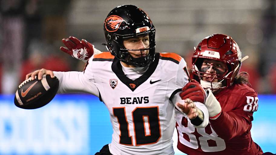 Auburn signs former Oregon State quarterback in transfer portal