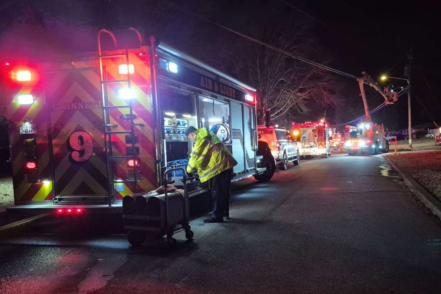 Son saves mom from raging house fire, but dies after going back inside ...