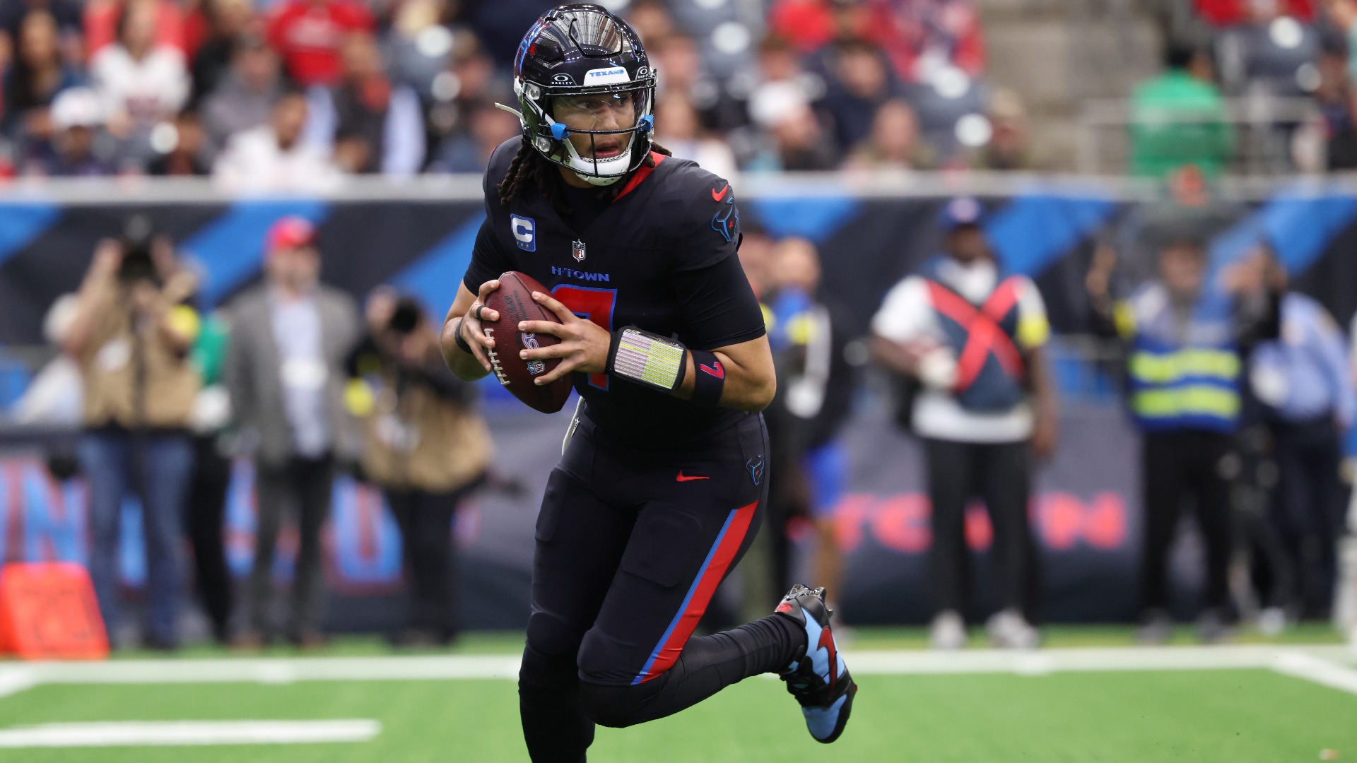 Houston Texans favored vs. Steelers in wild card matchup