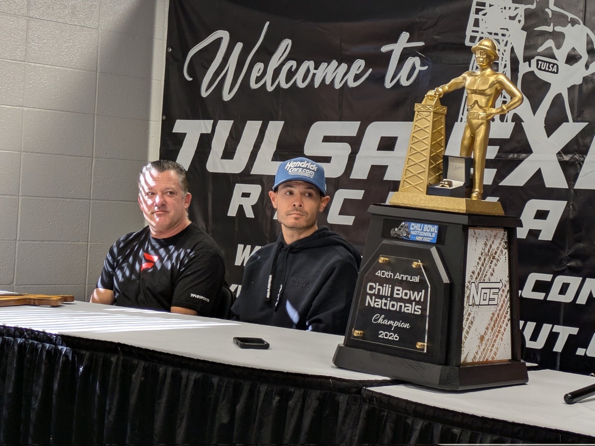 Smoke is back at Chili Bowl and Larson v Bell takes center stage