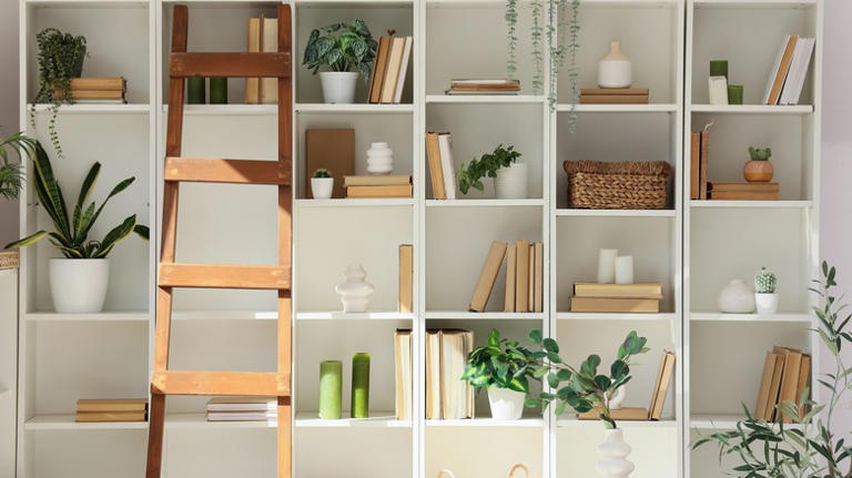 The best way to keep your space organized, according to warm minimalism