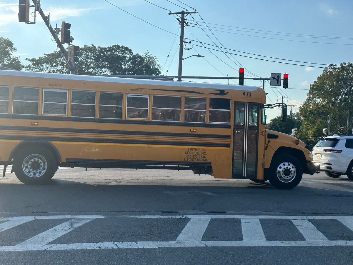 Strange man tried to lure kids into car at bus stop, police say