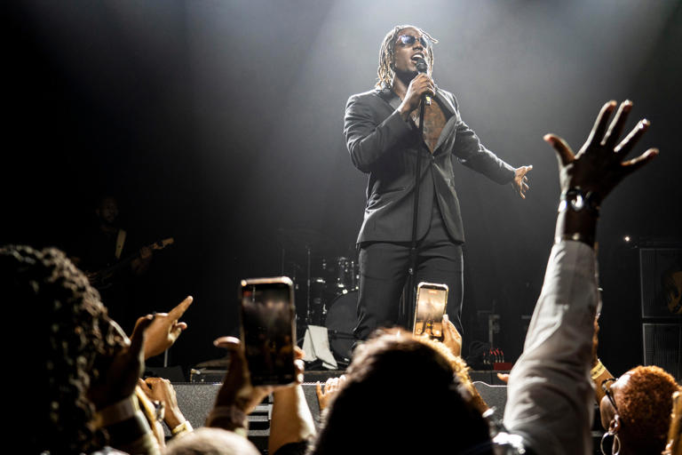 American Idol Jamal Roberts to sing national anthem at NCAA championship