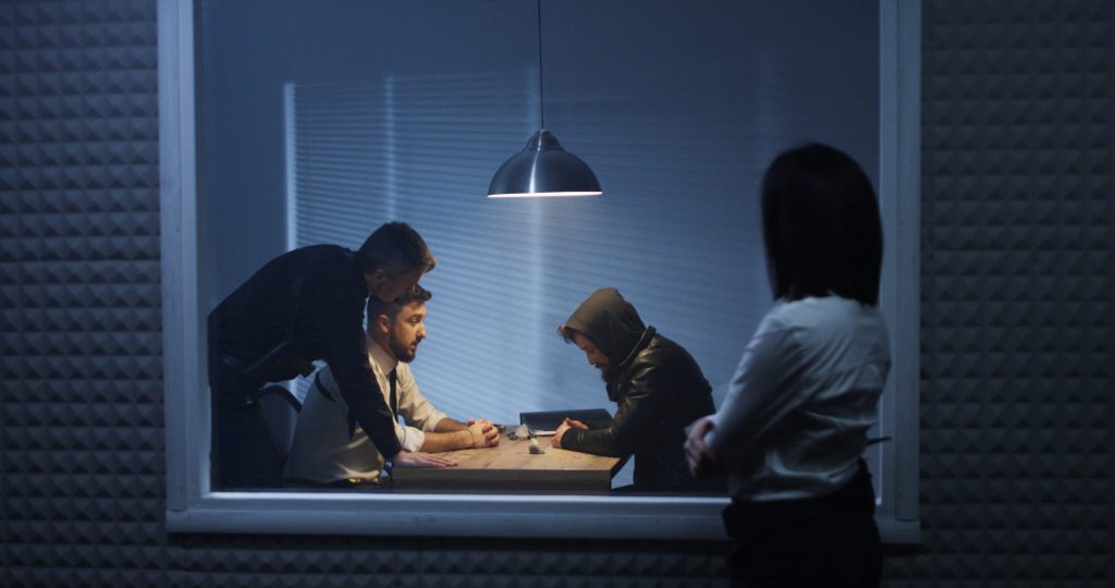 Man agrees to plead guilty to throwing rocks at federal officers