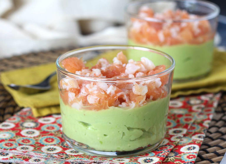 Vasitos de aguacate, gambas y pomelo, una receta súper refrescante!