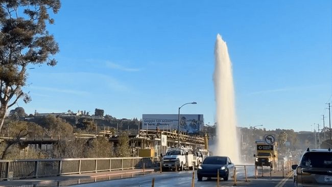 Burst water main turns into 'geyser' in San Diego neighborhood
