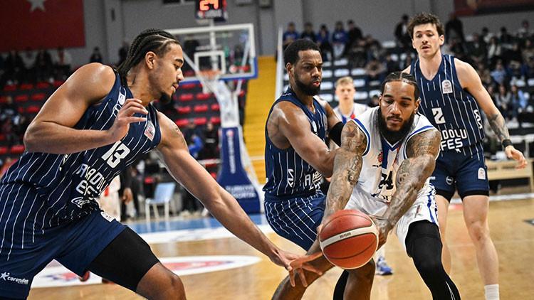 Anadolu Efes deplasmanda galip