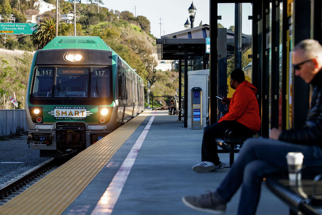 Cyclist fatally struck by SMART train in Santa Rosa