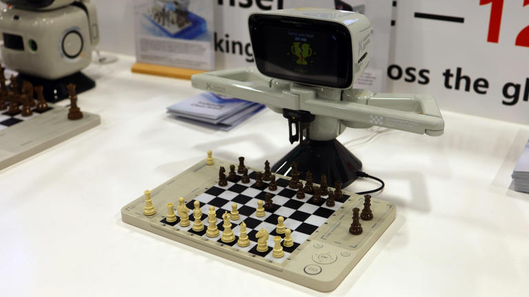 Atlas just proved once again that it's the one humanoid robot to watch ...