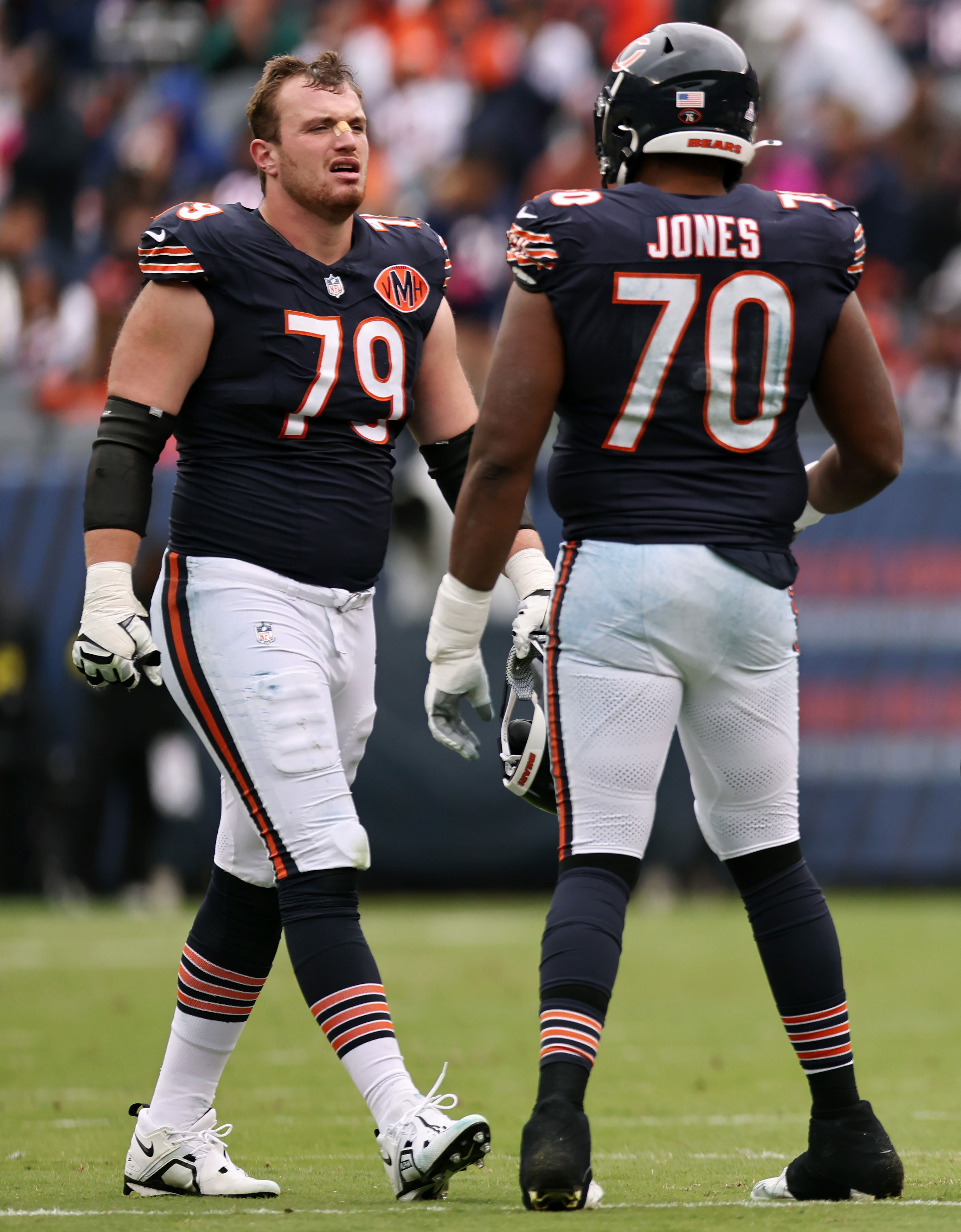 Will the Bears start Theo Benedet at left tackle vs the Rams?