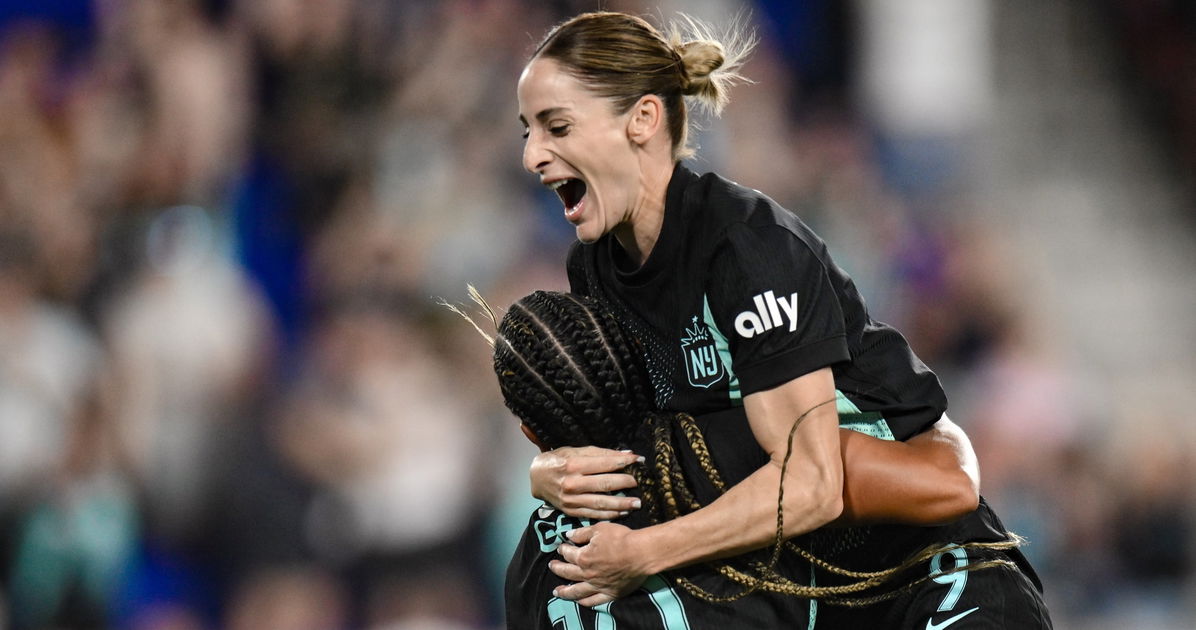 New year, new mom: Out soccer star Esther González welcomes her first child