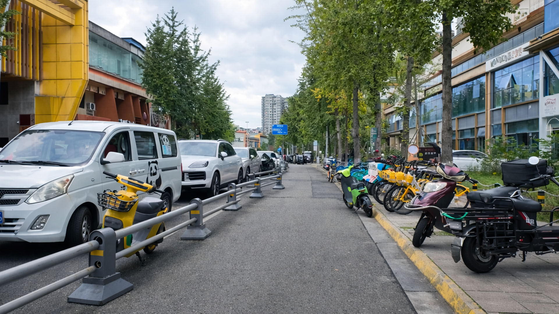 Chengdu, China embraces e-bike culture