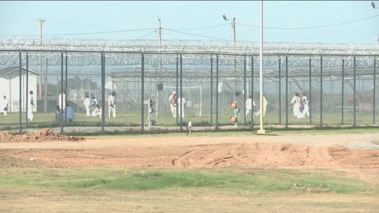 New Arkansas prison policy to restrict how inmates receive books ...