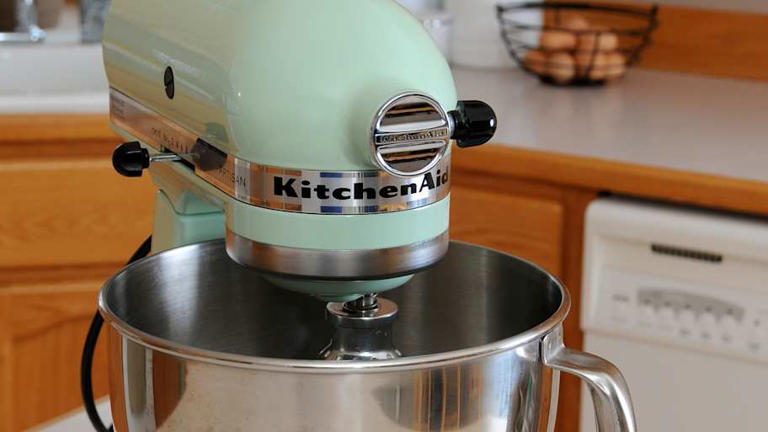 7 vintage kitchen items people pay a shocking amount for