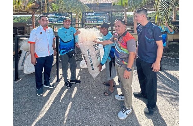 Discarded nets turn into income source for fishermen in Sepang, Kuala ...