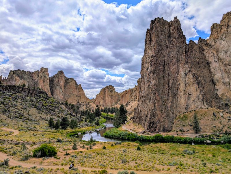 These are 10 river trails in Oregon only locals know