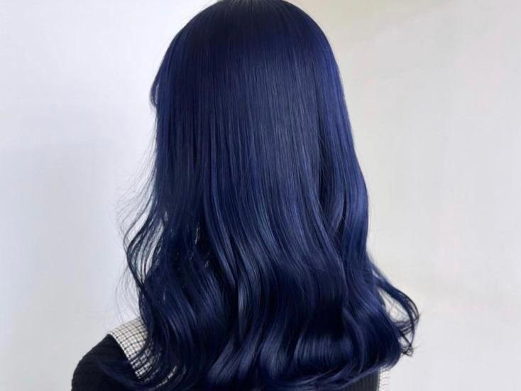 Pilihan warna cat rambut biru yang bisa kamu coba