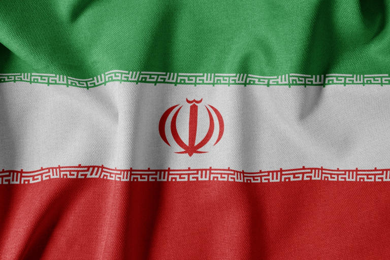 Trump lanza advertencia a países que hagan negocios con Irán