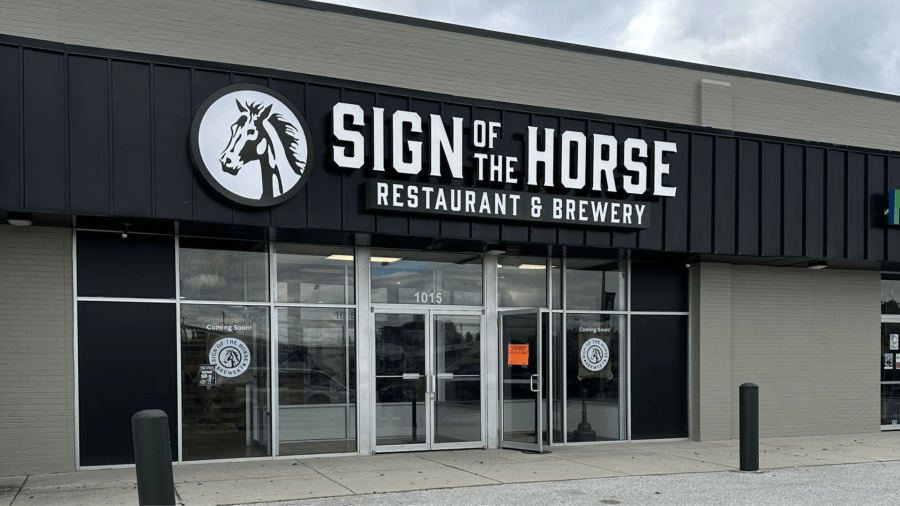 Local restaurant hosts fundraiser for fallen police officers