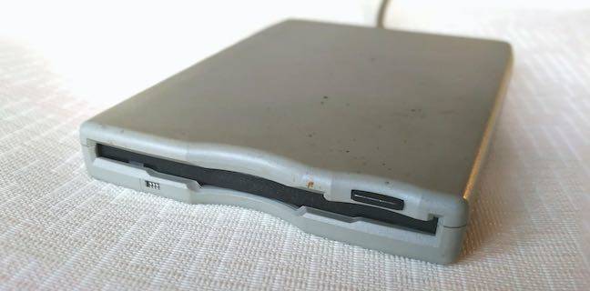 Danish dev delights kid by turning floppy drive into easy TV remote