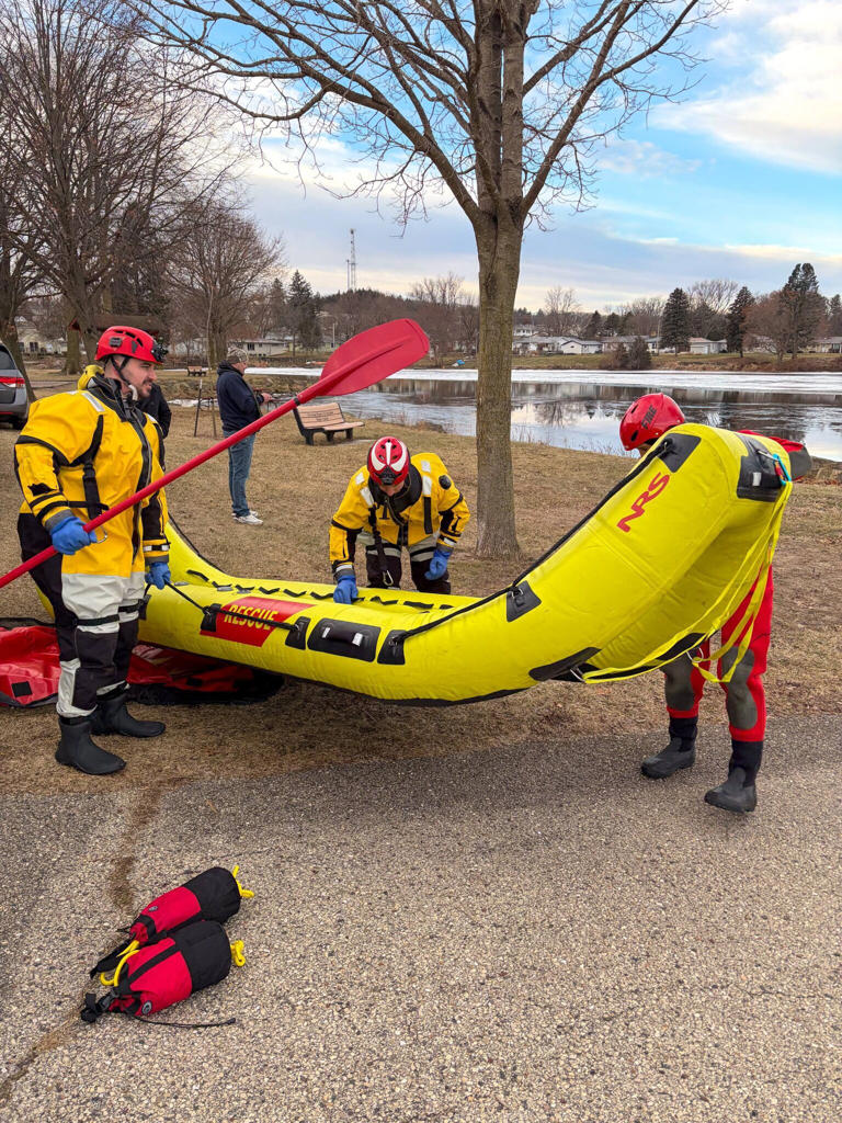 Belleville volunteer firefighters rescue deer stuck on lake