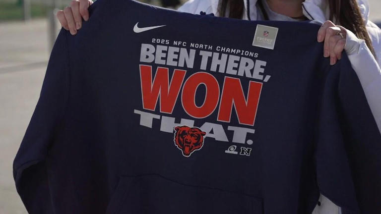 Bears fans stock up on team gear ahead of NFL playoff matchup against Rams