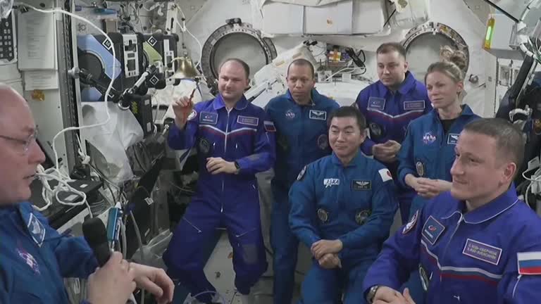 New commander takes charge of ISS before crew's early departure
