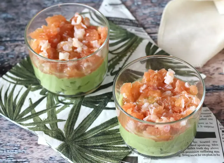 Vasitos de aguacate, gambas y pomelo, una receta súper refrescante!