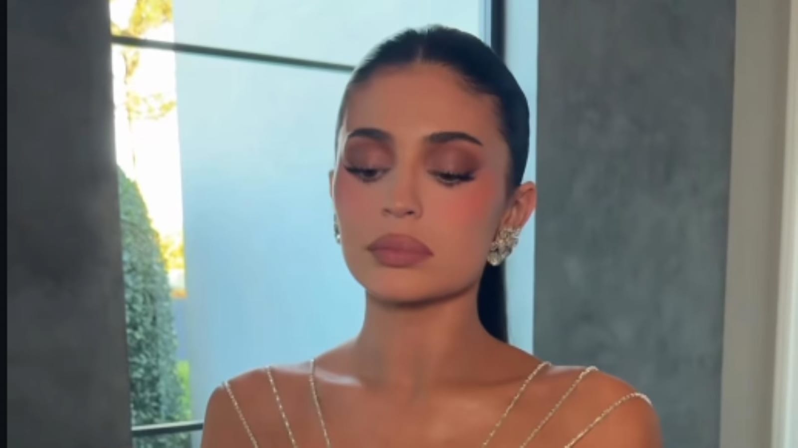 Kylie Jenner caught in another awkward Golden Globes moment after ...