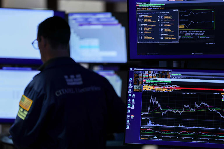 Powell probe: Gold surges, dollar drops