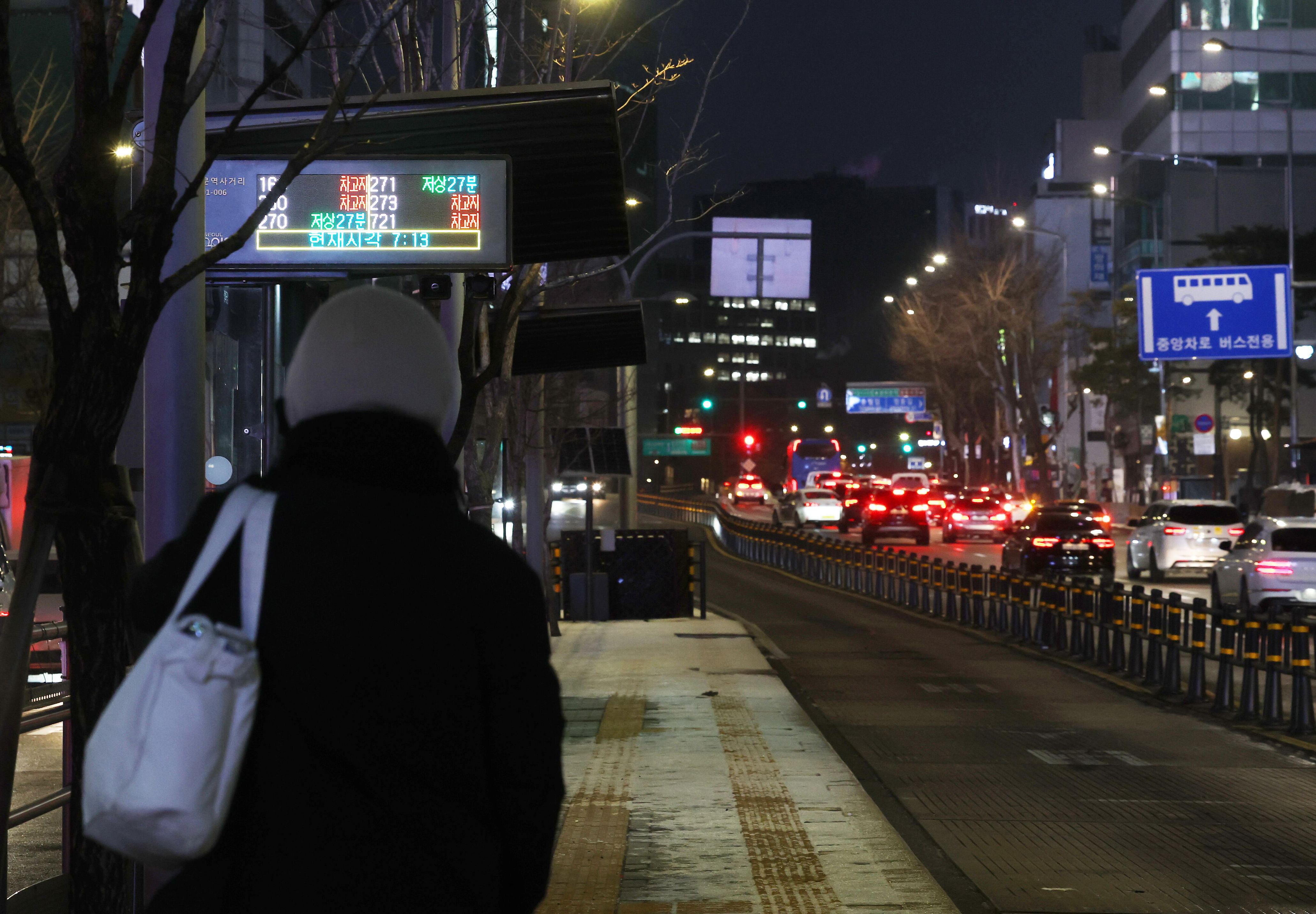 Seoul city bus union launches total strike, disrupting commuter traffic