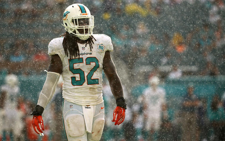 Dolphins to interview their former linebacker for head coaching job