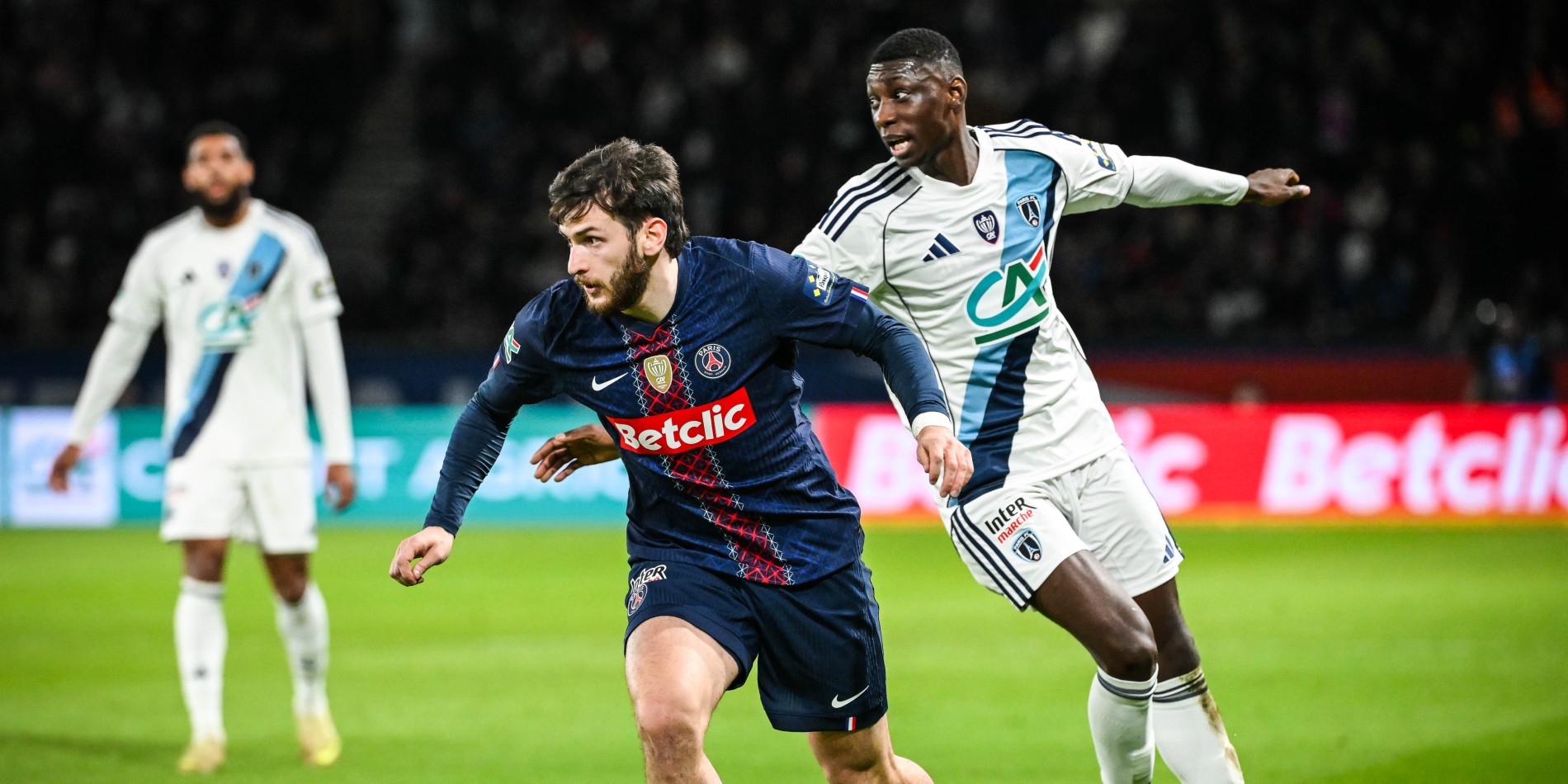 Stunt in Frankrijk: PSG door 'kleine broertje' uit bekertoernooi geknikkerd