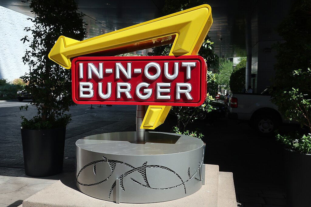 Ex-In-N-Out employee sues over alleged discrimination against locs